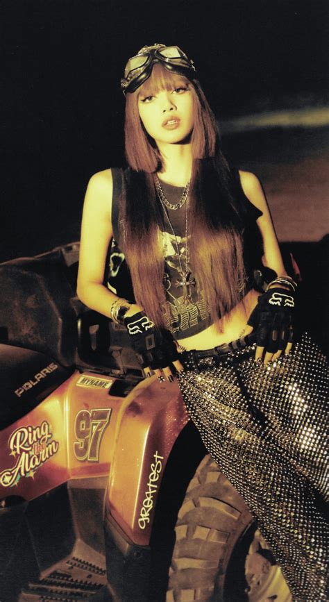 Lisa Manoban Looks So Beautiful In This R Lalisa