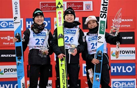 伊藤有希が優勝、日本勢が表彰台独占 ジャンプw杯女子 写真10枚 国際ニュース：afpbb News