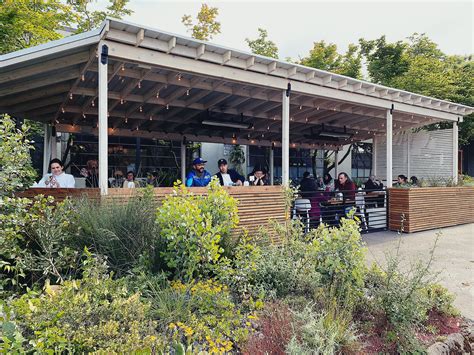 Bar West — West