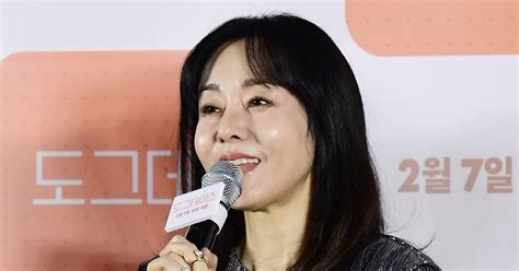 [포토] 김윤진 사랑스러운 강아지들과 함께