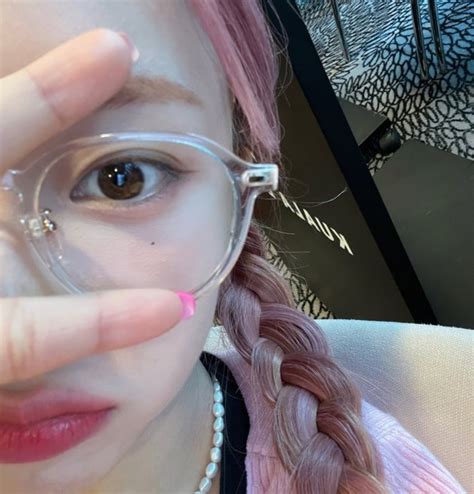 스테이씨 수민 투명 안경 정보 지식in