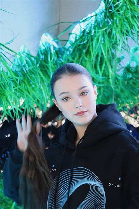 我又爱了！小千金谢尔巴科娃观看足球赛，颜值惊艳 搜狐大视野 搜狐新闻