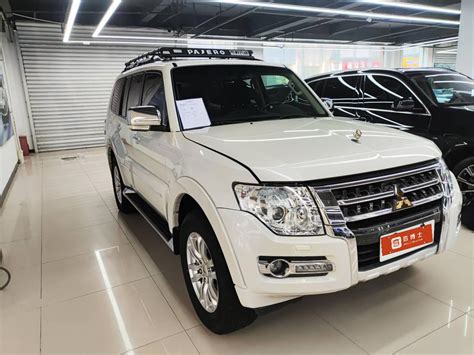 三菱 帕杰罗进口 2019款 帕杰罗v97 38l Gls 八气 双差 天窗中东实拍图