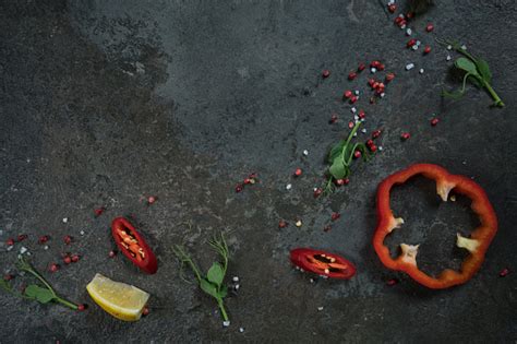 향신료 허브와 채소의 선택입니다 요리 재료입니다 블랙 슬레이트 테이블에 음식 배경입니다 건강한 식생활에 대한 스톡 사진 및 기타