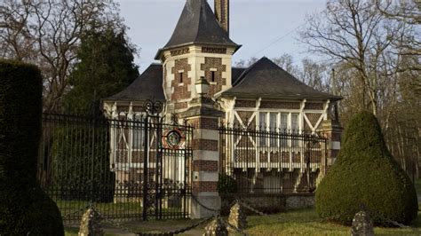 La Famille Delon Apportait Beaucoup à La Commune Ce Village Adoré D