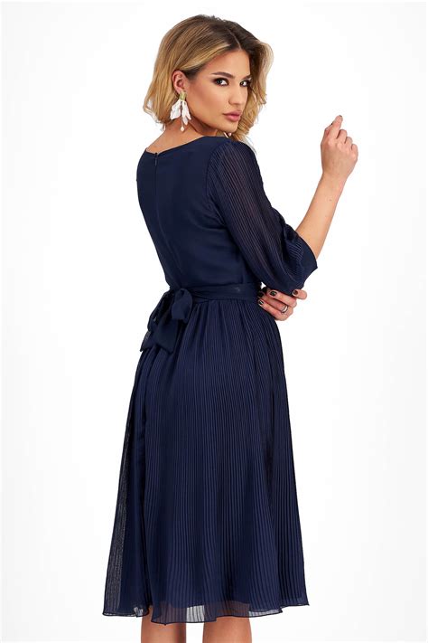 Rochie Plisata Din Voal Bleumarin Midi In Clos Cu Broderie Florala