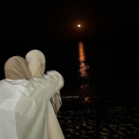 Pin By Nyeema On After Hours Best Friends Shoot Hijabi Aesthetic