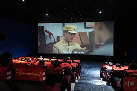 电影《特级英雄黄继光》在中江公益放映，缅怀牺牲70周年的黄继光四川在线
