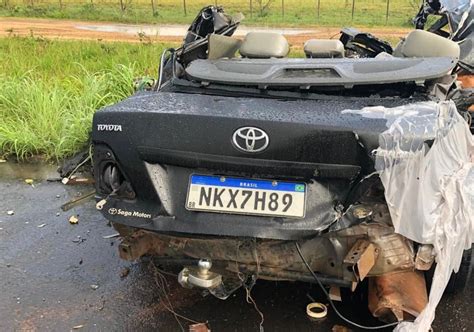 Grave Acidente Entre Carro De Passeio E Carreta Bitrem Tanque Deixa Uma