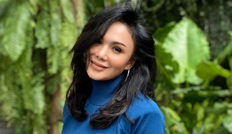 Foto Gaya Yuni Shara Dengan Berbagai Model Rambut Memesona Foto