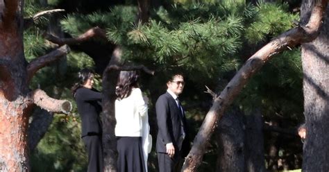 고 이건희 선대회장 4주기 추도식 열려오너 일가 경기 수원 선영으로 집결