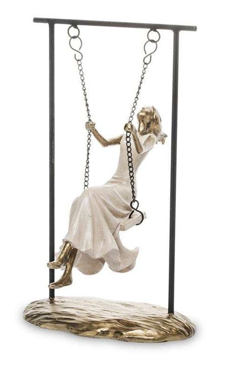 Figurka PIGMEJKA Kobieta na huśtawce 25 5x15x20 cm Pigmejka Sklep