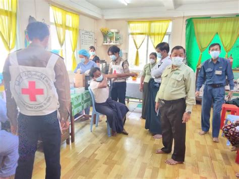ပုဇွန်တောင်မြို့နယ်တွင် အသက် ၁၈ နှစ်အထက် ပြည်သူများအား ကိုဗစ် ၁၉ရောဂ