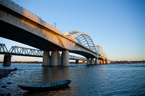 2024松花江公路大桥游玩攻略随着红日冉冉升起，朝霞中的【去哪儿攻略】