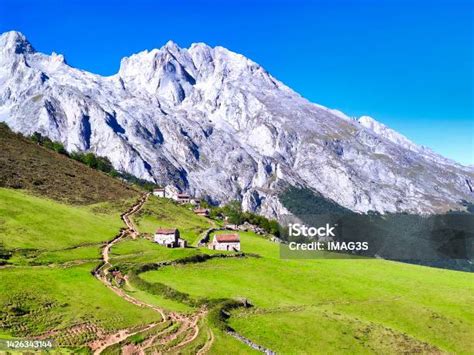 판데바노에서 나란조 데 불네스 봉우리까지가는 길에 La Terenosa 양겹 Picu Urriellu Picos De Europa 국립 공원 아스투리아스 스페인으로도 알려져