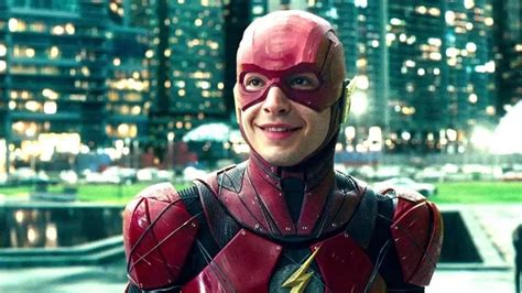 Latest Sci Fi News Fans Are In A Fit Of Rage Over The Flash Costumes