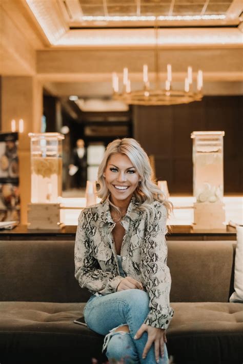 Holly Vanselow How Instagram Became My Side Business