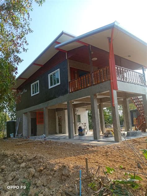 ไอเดียสร้างบ้านสองชั้นใต้ถุนสูง ผนังปูนเปลือยแนวอลฟท์ทันสมัย ดูไอเดีย