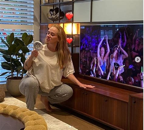 Adele Está Namorando Amigo De Infância E Planeja Ter Mais Filhos Diz Jornal Monet Celebridades