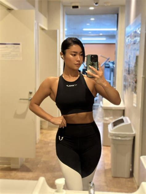 Rose Melle Rasianfitgirls