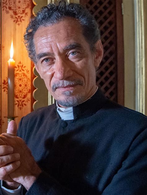 Resumo de Renascer hoje Lívio dirige o jipe Padre Santo no carona