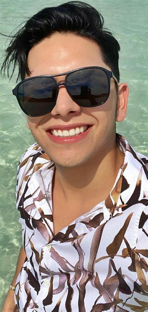 Aaron Gil Tacones Dior Peinados Sencillos Cabello Corto Alta Consigna