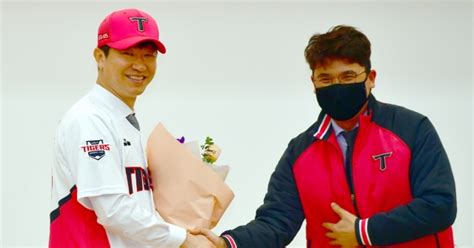 ‘뒷돈 수수 혐의 Kia 김종국 감독·장정석 前단장 구속영장