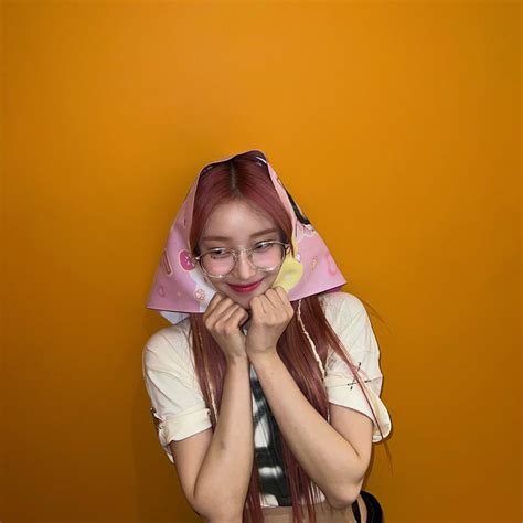Stayc Indonesia 🇮🇩 On Twitter 📸 Sumin Weverse Update 🐰 230204 🐰💬