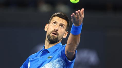 ATP Brisbane Lockeres Anschwitzen für Novak Djokovic tennisnet