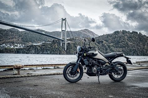 Confronto Tra Moto Husqvarna Vitpilen 401 2024 Vs Cfmoto 450nk 2024