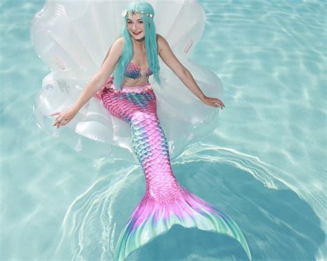 Swimming Mermaid And Pirate Assistant Aqua Royal Entertainers Inc