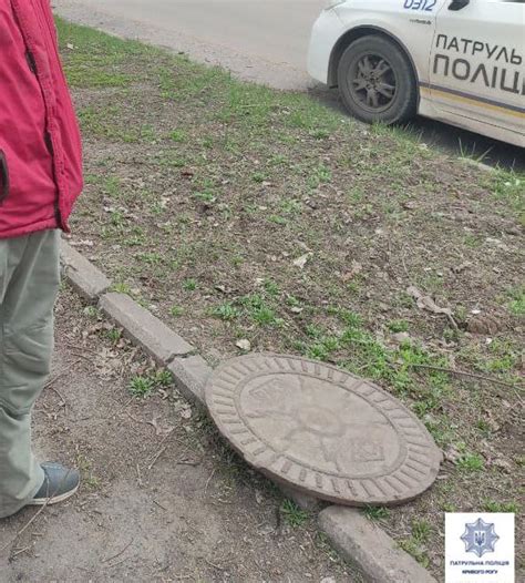 Криворізькі патрульні затримали ймовірного крадія каналізаційного люка