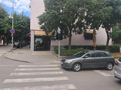 Zadarski Postavljen novi semafor kod Male pošte pokosio ga je