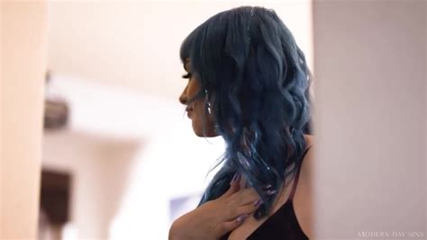 Moderndaysins 22 10 23 Jewelz Blu Bella Rolland Lust Triangles Let Me