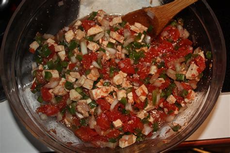el señol javiel se mete a cocinillas picadillo de huevas