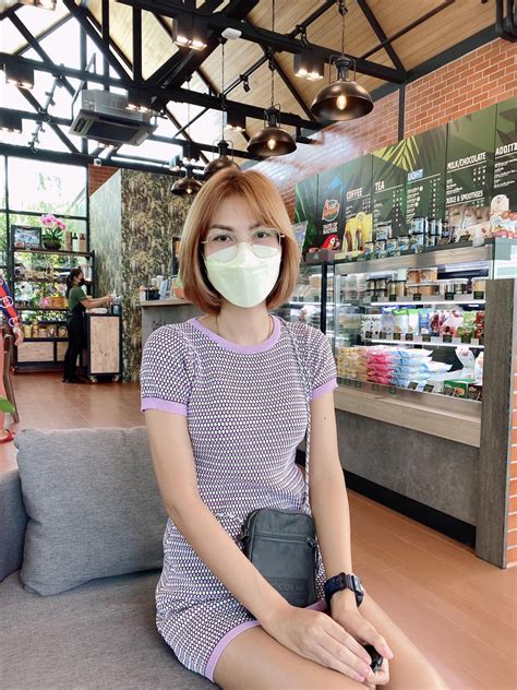 พลอย ขายกางเกงในเสื้อชั้นใน On Twitter มากินกาแฟ มีใครใจดีโอนเงินเลี้ยงกาแฟบ้างน๊า 555 😂