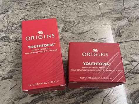 最近風靡各大平台 搽完塊面滑溜溜 係threads 更加見到台灣賣到斷晒貨 其實香港都買唔到 今日我終於係sogo買到🙆🏻‍♀️ 白老鼠又