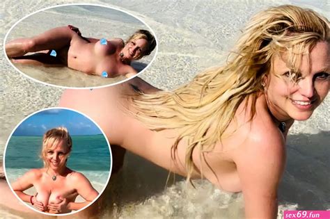 Britney Spears Poses Naked On The Beach Sex Photos