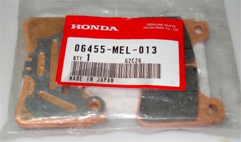 Передние тормозные колодки на один суппорт Honda оригинал, комплект ...