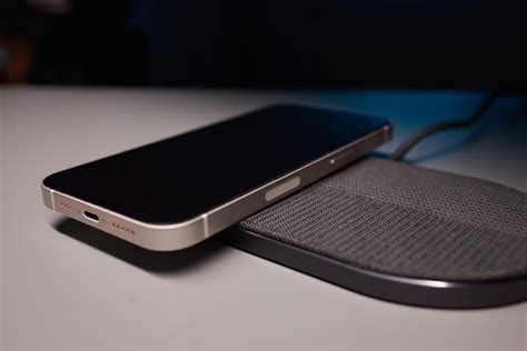 Premium Photo Smartphone Wireless Charging On Induction Charger