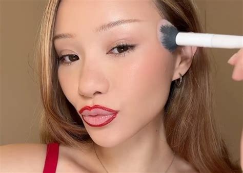 해외 인플루언서가 만든 💄 틴트로 립라인을 그리고 떼어내는 라이너 일본에서도 구매 가능 Marry