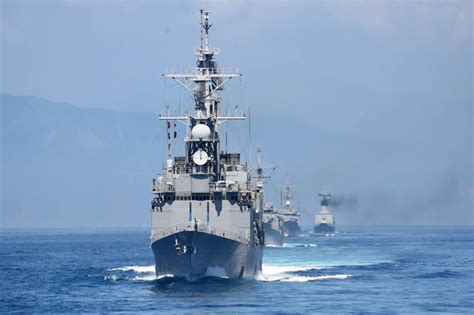 【圖輯】漢光演習海空實彈操演 蔡英文登艦出海視導 上報 Line Today