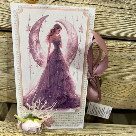 Картичка Плик за пари за абитуриентка в лилаво