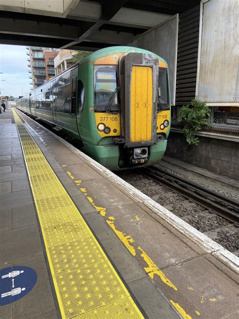 Class 377 At East Croydon Ruktrains