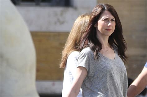 Everyone On The Internet Wants To Date Mackenzie Bezos