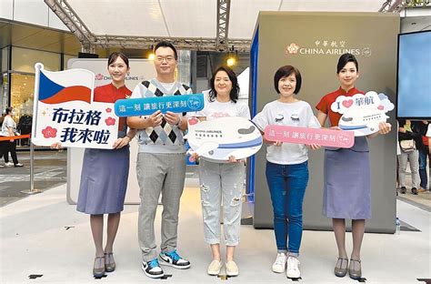 街頭復刻飛機艙門 華航嗨送機票 翻爆 翻報
