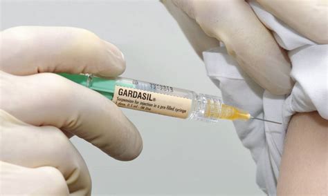 Governo começa vacinação da segunda dose da vacina contra o HPV