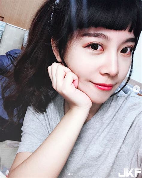 【ev女孩】這個視角太犯規！性感正妹「爆乳裝越野」另人好擔心，顛簸乳浪長輩怎能不扶好！ Ev扑克博客
