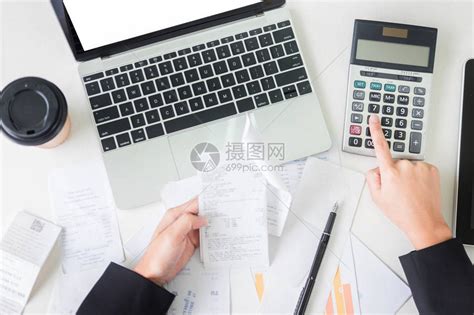 从事办公室财务工作高清图片下载 正版图片 摄图网