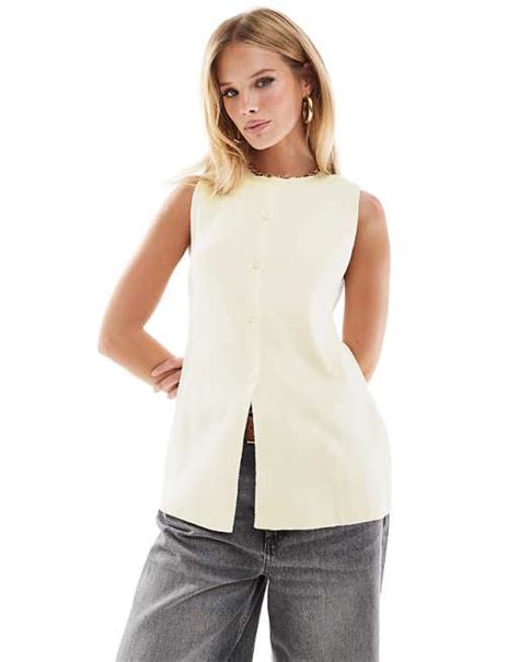 Asos Design Knitted Structured Crew Neck Waistcoat With Front Split In